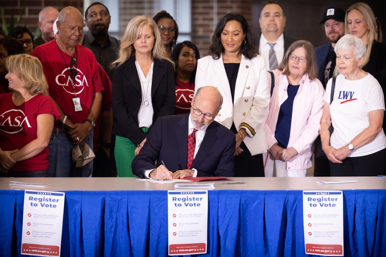 Gov. Wolf Signs Executive Order to Expand Voter Registration Forms at ...