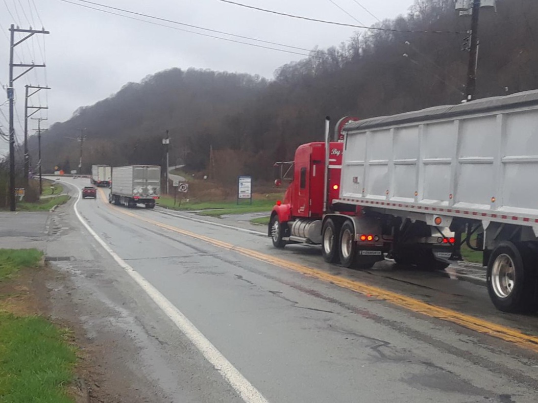 Local retired 18 Wheeler driver jumps in to help get struggling truck ...