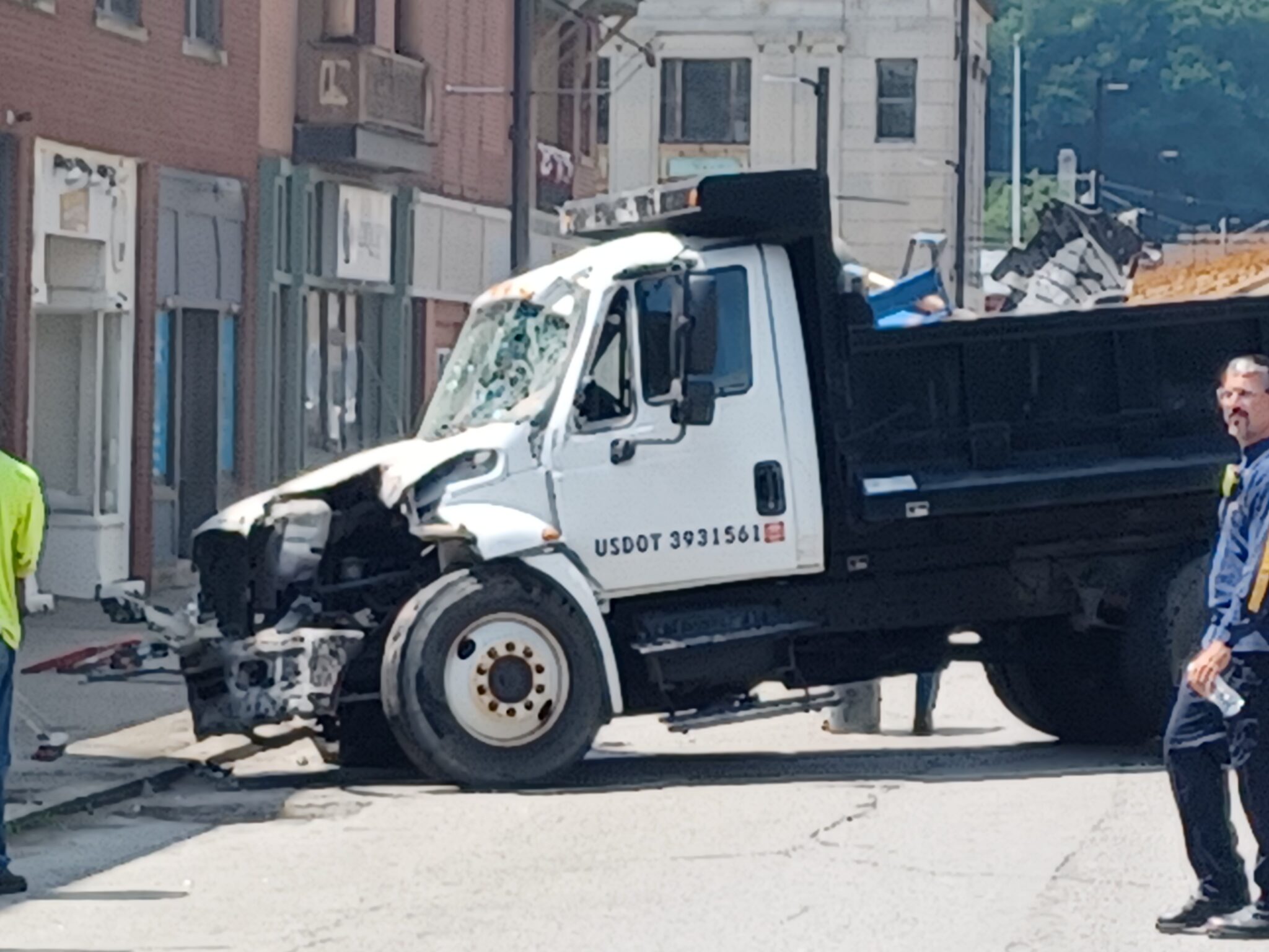Dump truck plows into Aliquippa building Sunday morning - Beaver County ...
