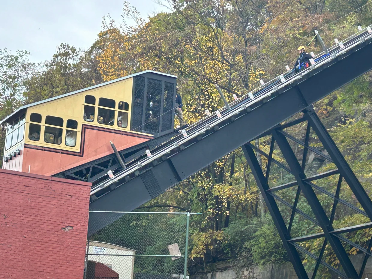 Twenty-seven people rescued from Monongahela Incline after it ...