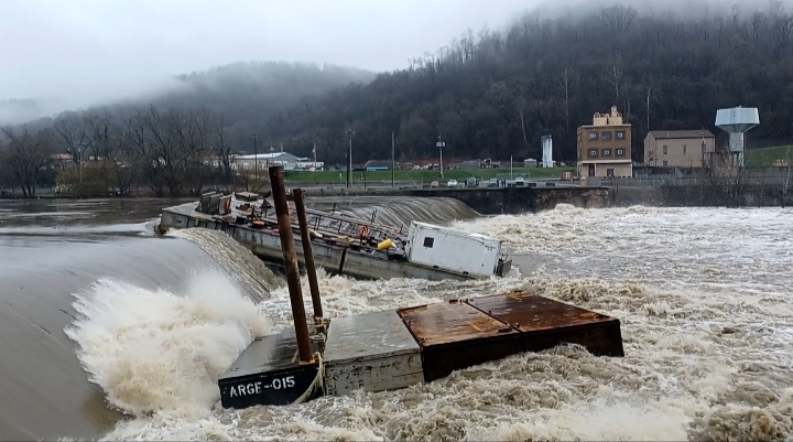 Barge still lodged against dam in Beaver Falls after breaking free from ...