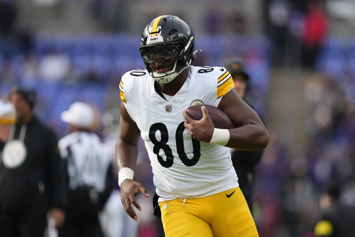 Steelers sign tight end Darnell Washington to a new five-year contract ...